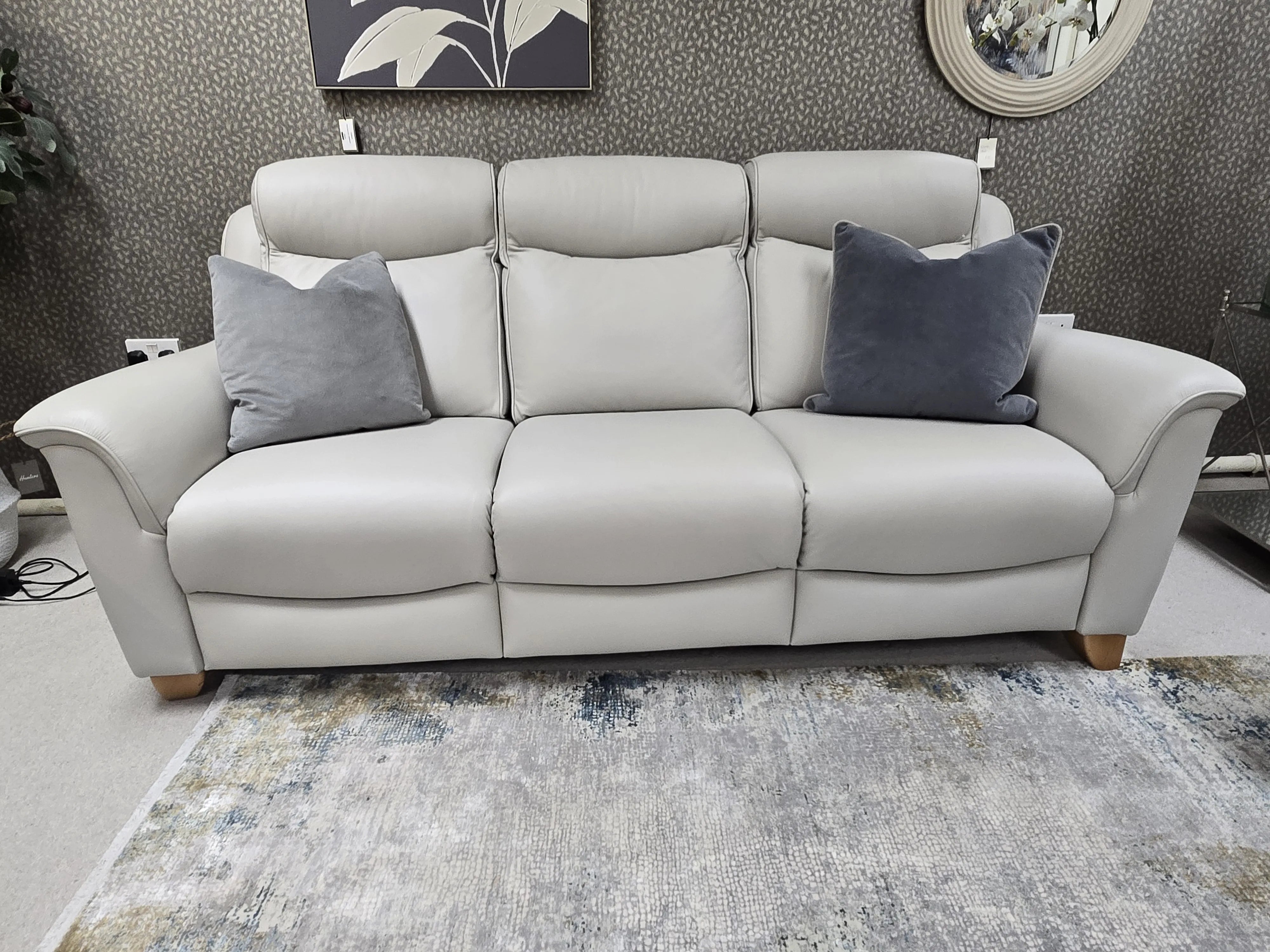 Parker Knoll Manhattan 3 Seater Sofa – Como Dove Leather – Hunters ...