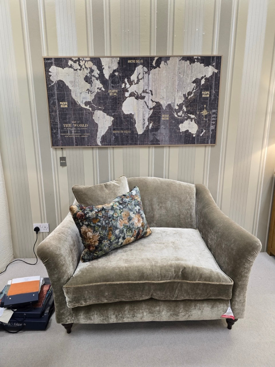 Spink and Edgar Lamour Snuggler – Hunters Furniture